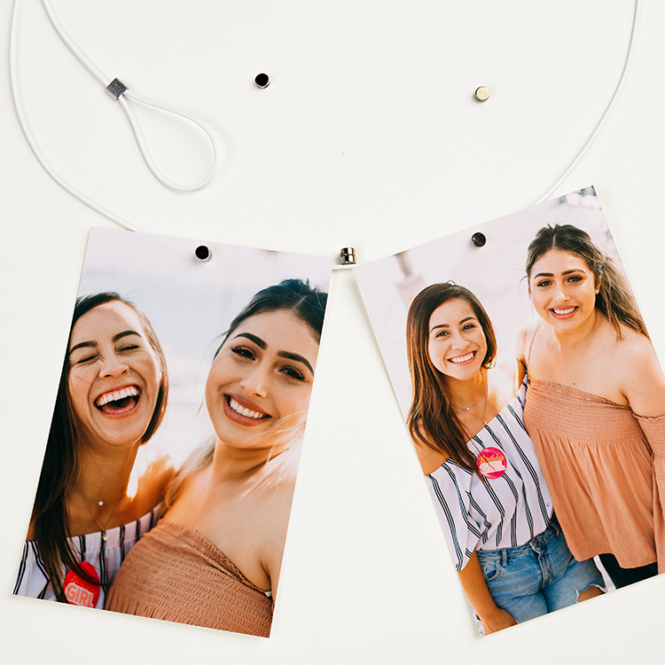 Horizontal Magnetic Photo Rope Online - Magnetic Photo Wire | Zoomin